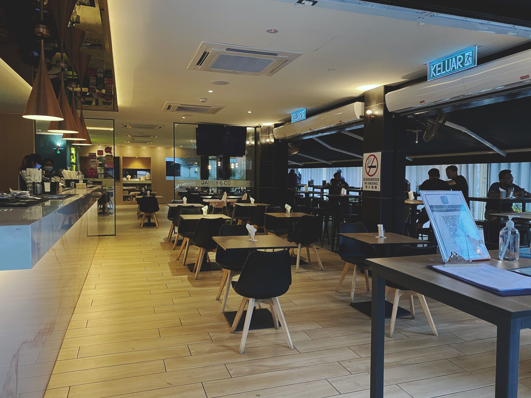 Daddy & Co: This Restaurant & Bar In SS15 Serves Beers, Burgers, Pasta ...