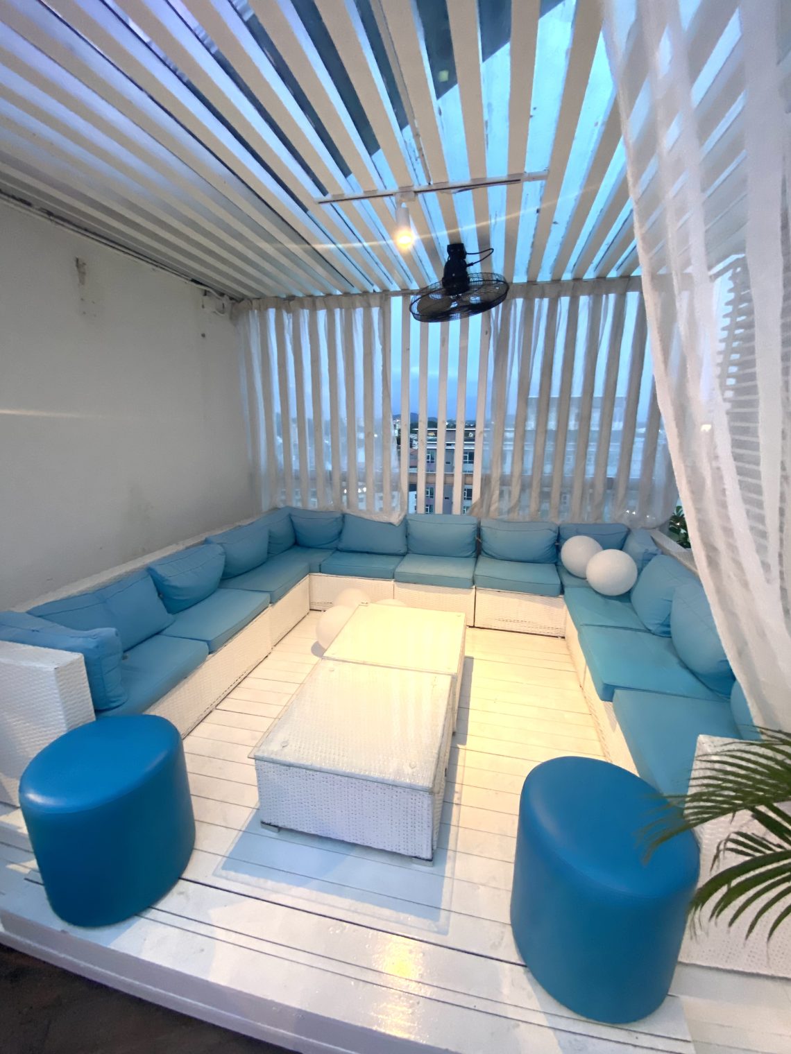 Puteh Rooftop Bar Melaka: The Coolest Bar In Town With Santorini Vibes ...